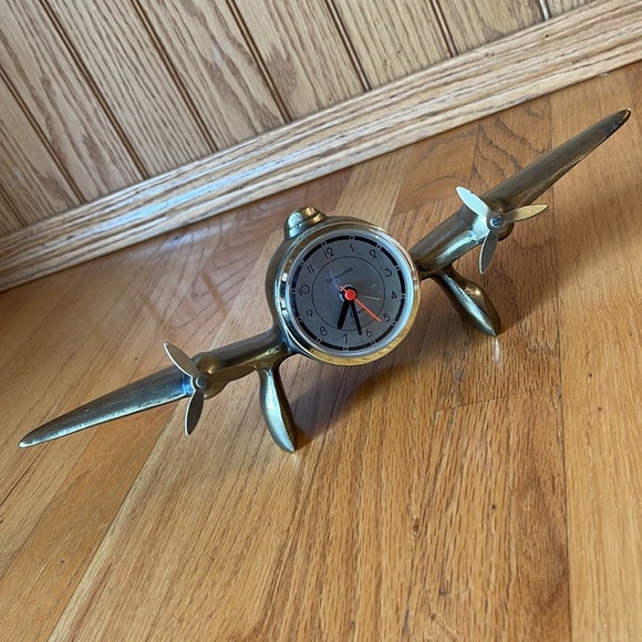 Sarsaparilla | Accents | Sarsaparilla Quartz Airplane Clock | Poshmark
